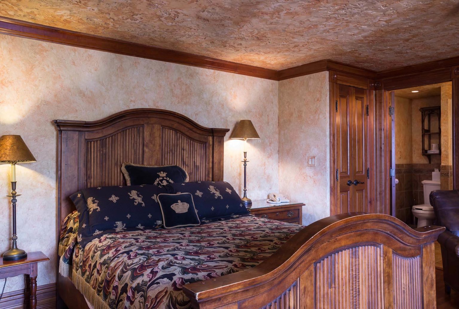 1. Barton Suite | Landoll's Mohican Castle