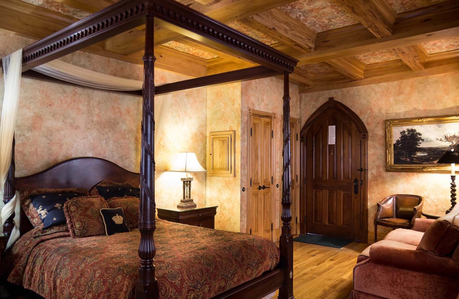 4. Buchheit Suite | Landoll's Mohican Castle