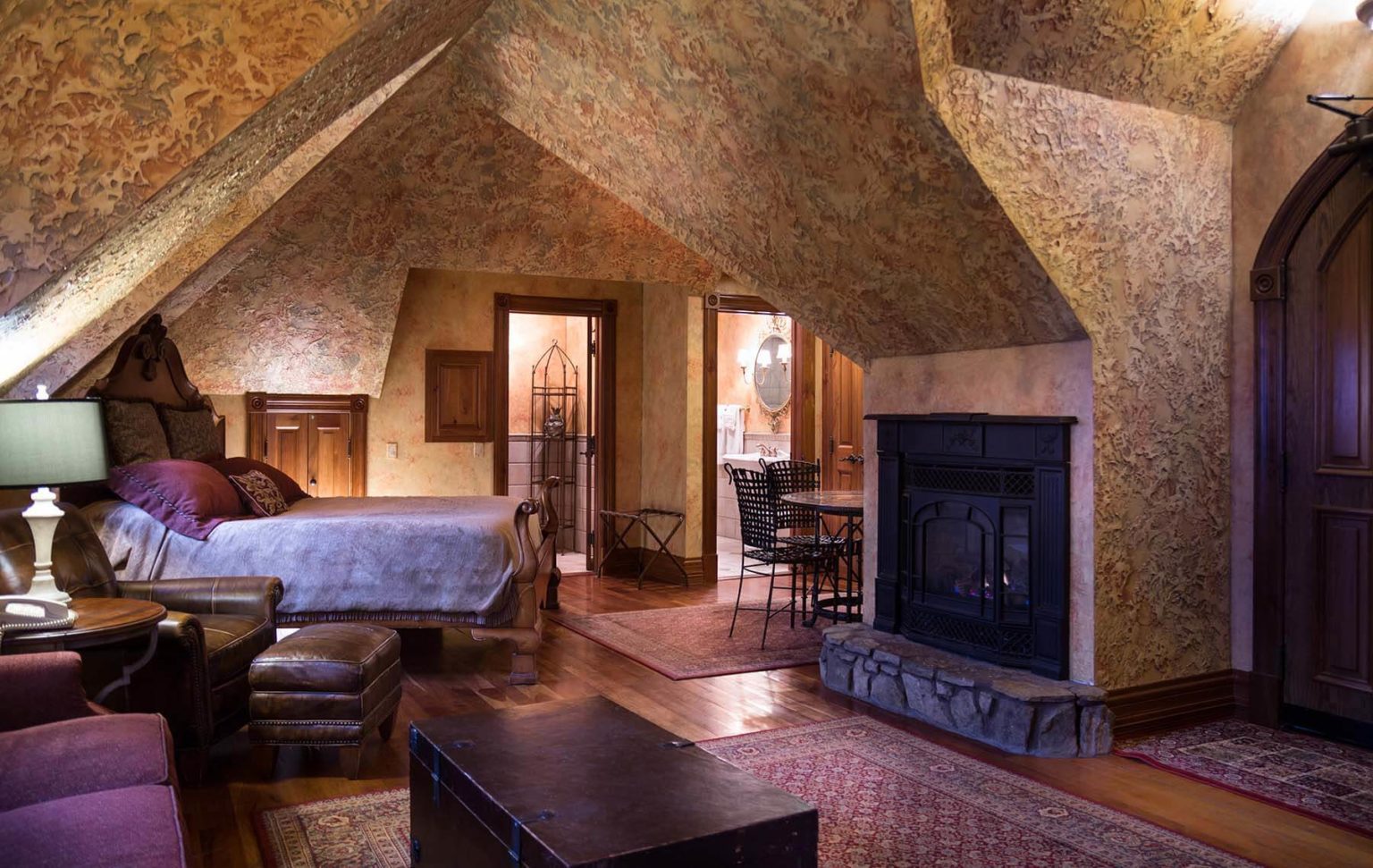 10. Miller Suite | Landoll's Mohican Castle