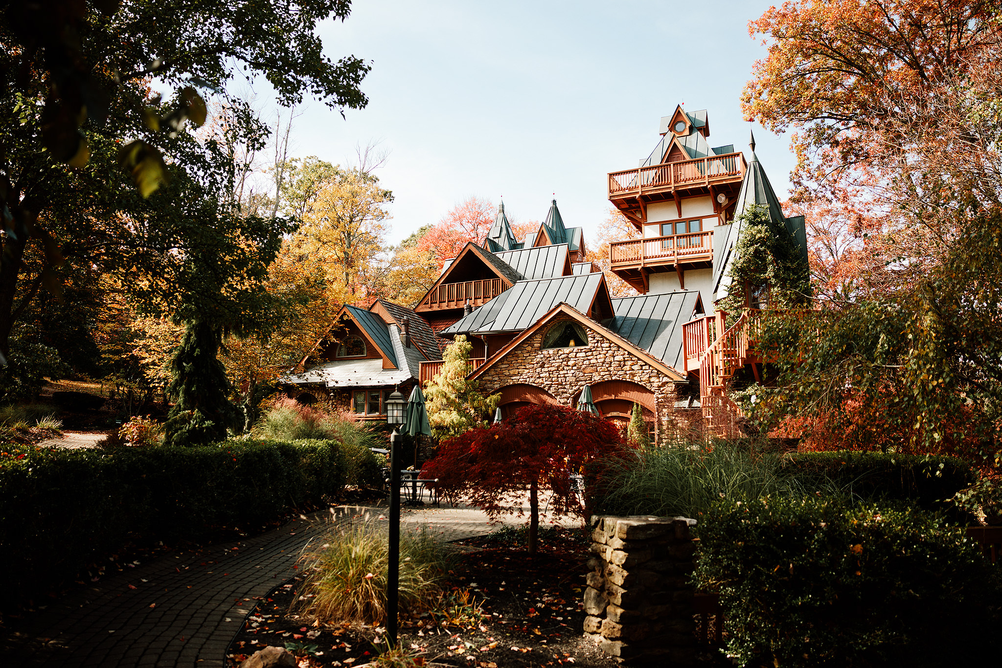 Reservations | Landoll's Mohican Castle